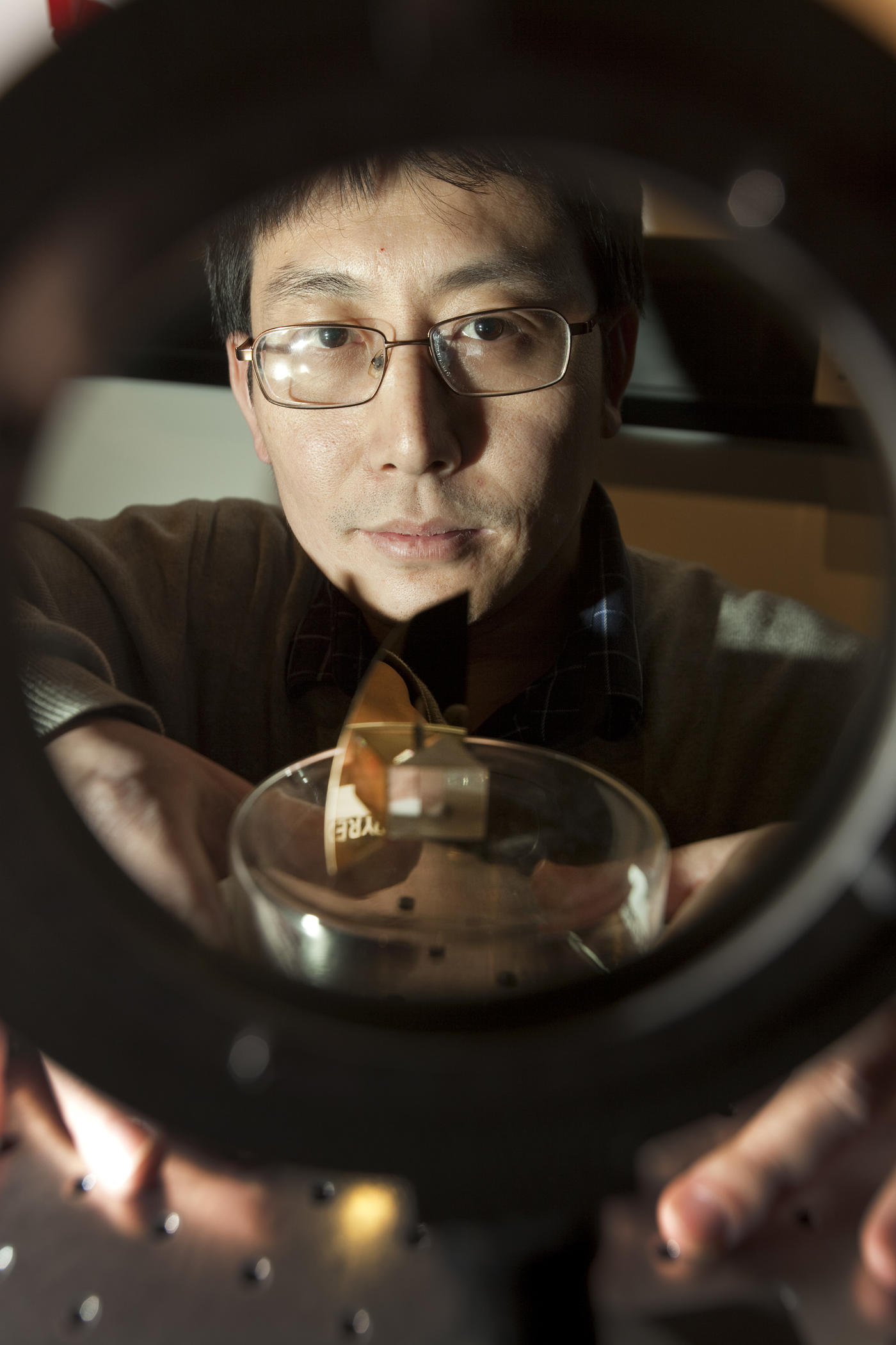 Physicists scale up invisibility cloaks using natural crystals ...