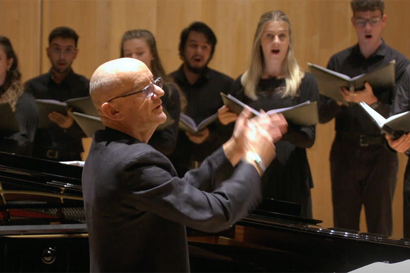 Birmingham University Singers give world premiere of music by Bob ...