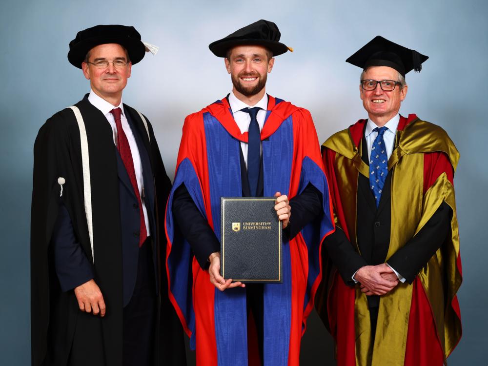 Warwickshire cricket hero receives honorary degree from the University ...