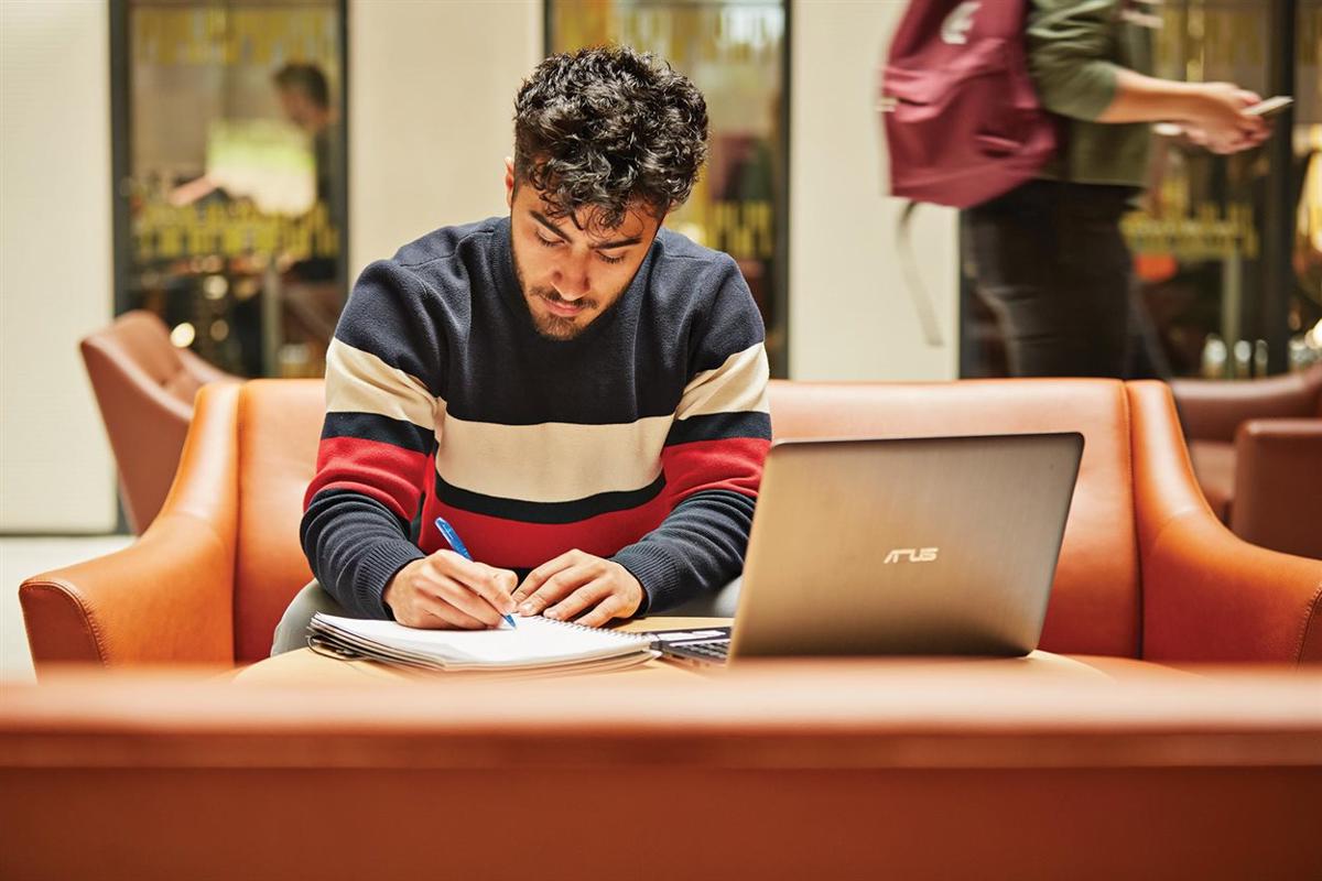 How does online learning work? - University of Birmingham